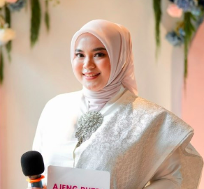 Cue Card Pembawa Acara (MC): Fungsinya? - Pembawa Acara Indonesia (MC)